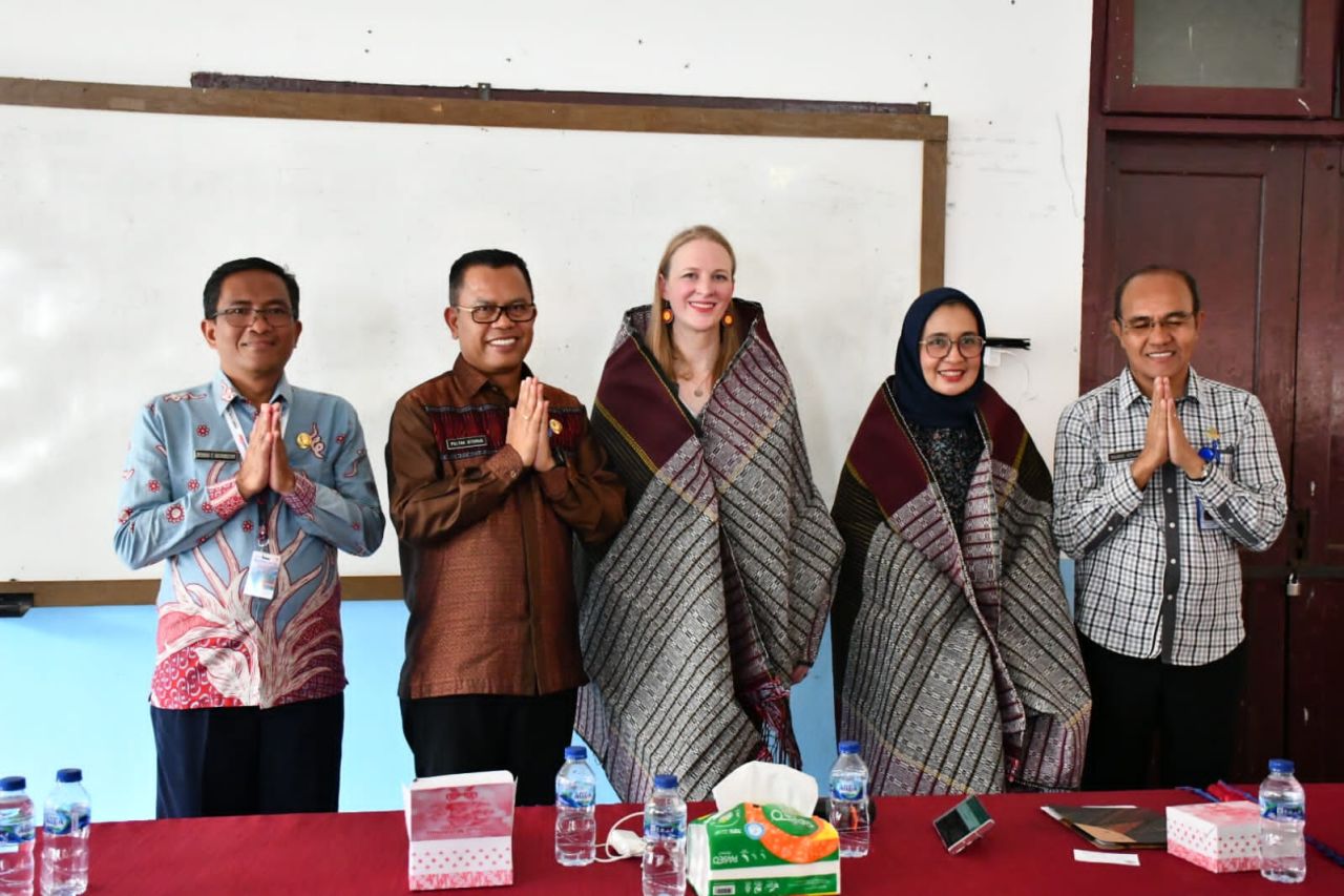 Konsulat Amerika Untuk Sumatera Beri Motivasi Untuk Siswa dan Guru di Toba