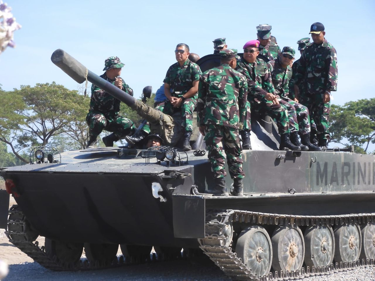 Irkormar Tinjau Uji Fungsi Amunisi Tank PT-76